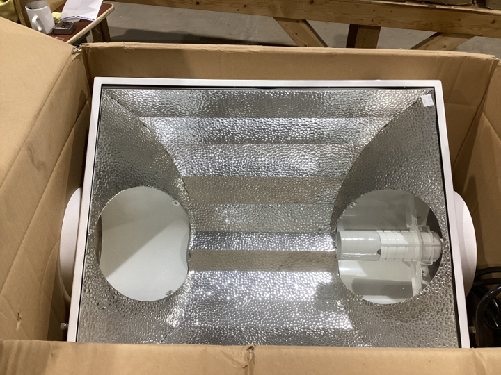 MAVERICK SUN GROW LIGHT REFLECTOR HOOD