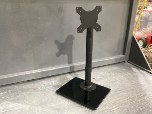 GOOD LIDDED TOTE WITH STAND UP MONITOR MOUNTS