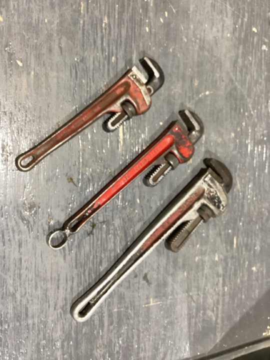 FLAT PIPE WRENCHES