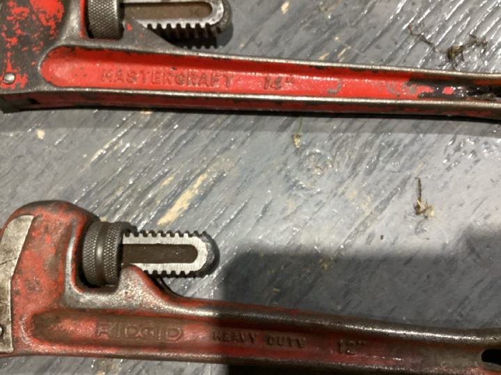 FLAT PIPE WRENCHES