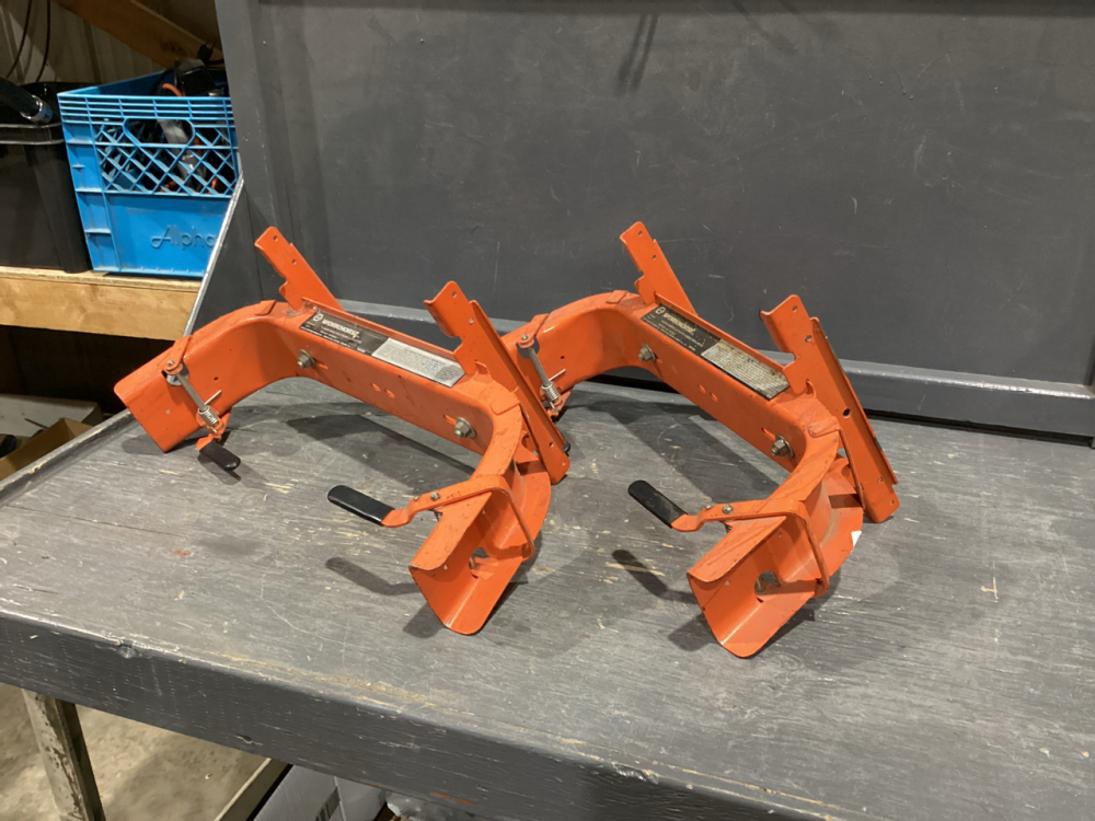 (2) B D WORKHORSE ADJUSTABLE PLATFORM BRACKETS
