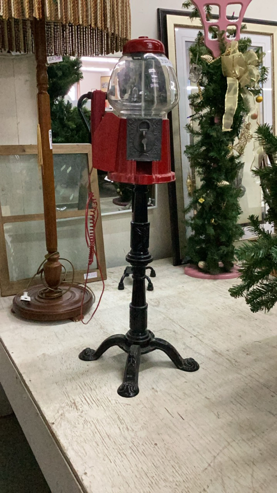 GUM BALL MACHINE W/ TOUCHTONE PHONE