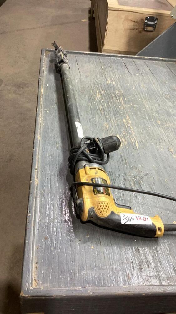DEWALT POSI DRIVE AUTO FEED SCREW DRIVING TOOL