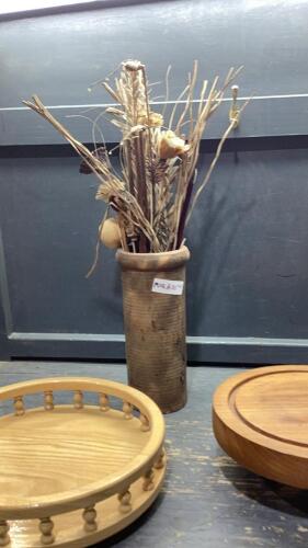 POTTERY VASE WITH ARTIFICIAL FLOWERS, LAZY SUSAN, AND A RAISED WOODEN TRAY