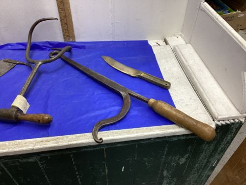 BEET TOPPER KNIFE. SUGAR AUGER.