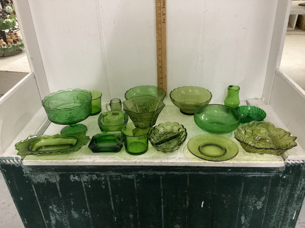 LARGE COLLECTION OF GREEN GLASS PIECES