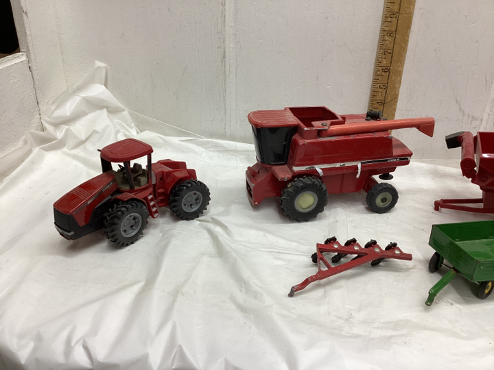 CASE IH TRACTOR, CASE IH COMBINE - NO HEADER, PLASTIC GRAIN CART, ERTL ...