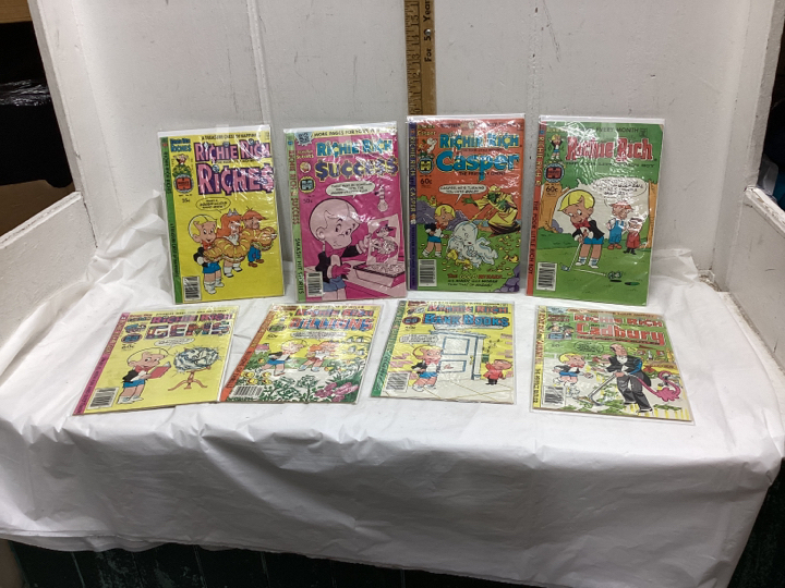 VINTAGE RITCHIE RICH COMIC BOOKS