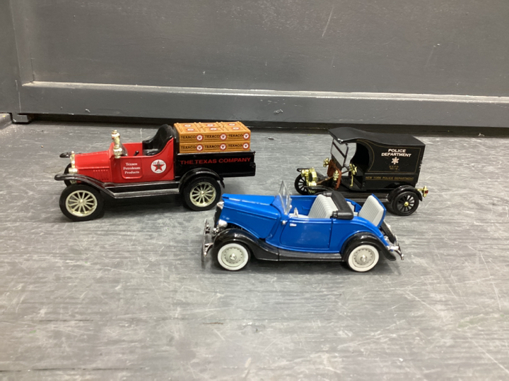 (3) SMALL COLLECTOR CARS - 1918 FORD RUNABOUT MONEY BANK, FORD MODEL T ...
